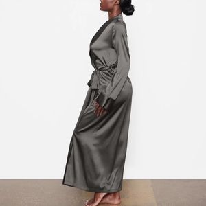 SKIMS | Intimates & Sleepwear | Nwt Skims Long Stretch Silk Robe In ...